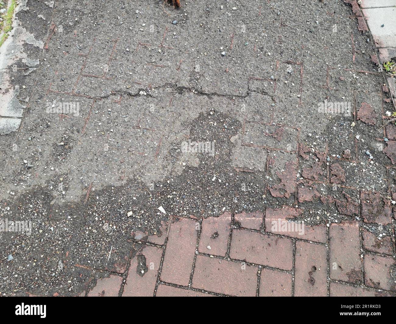 Red brick path hi-res stock photography and images - Alamy