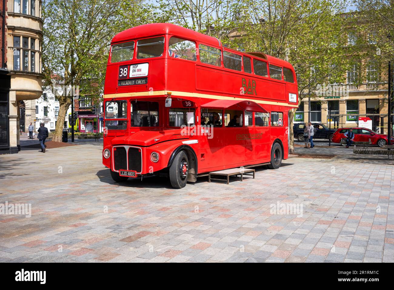Bus bar hi-res stock photography and images - Alamy