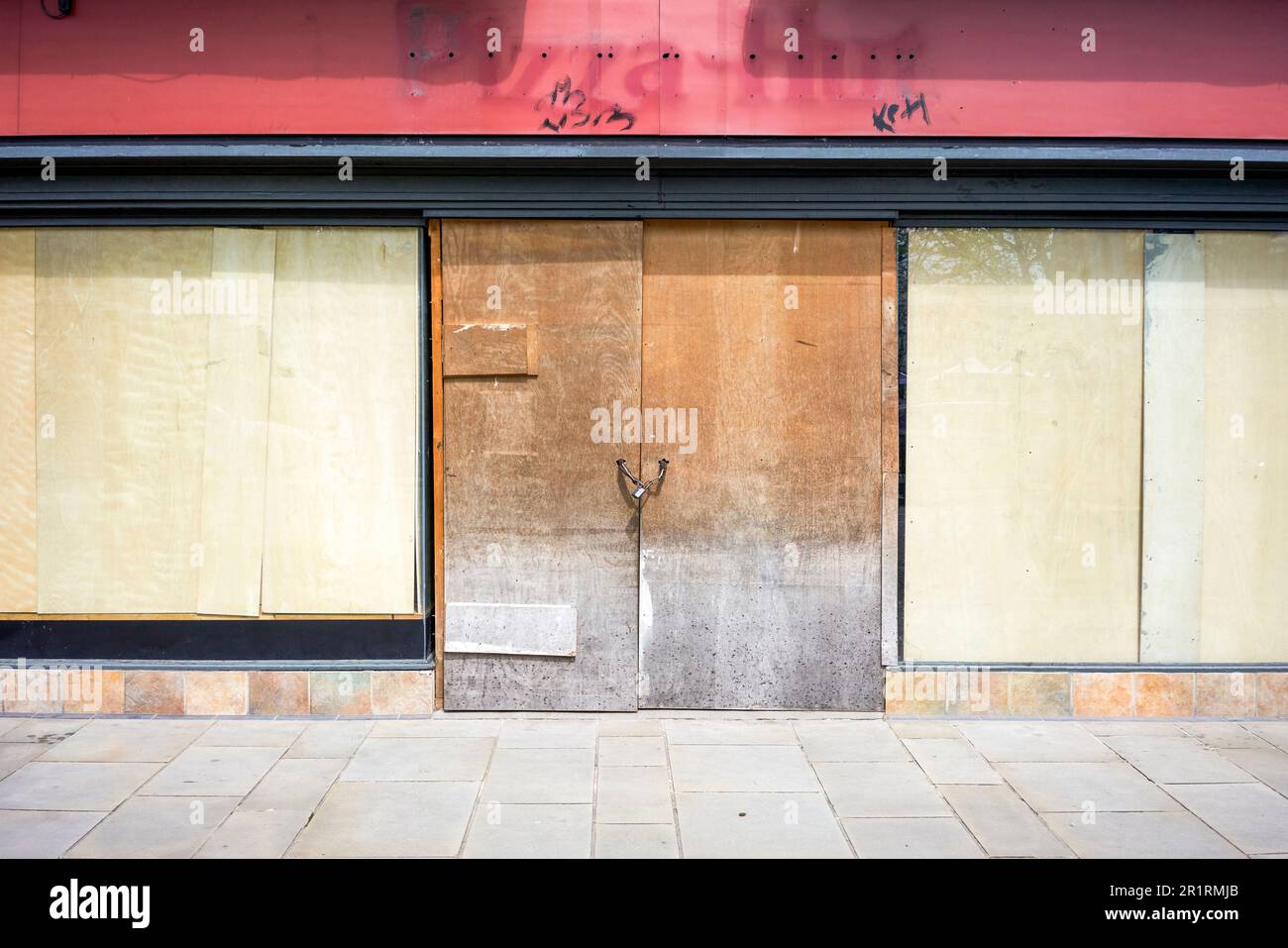 Branch of Pizza Hut closed down with doors and windows boarded up Stock ...