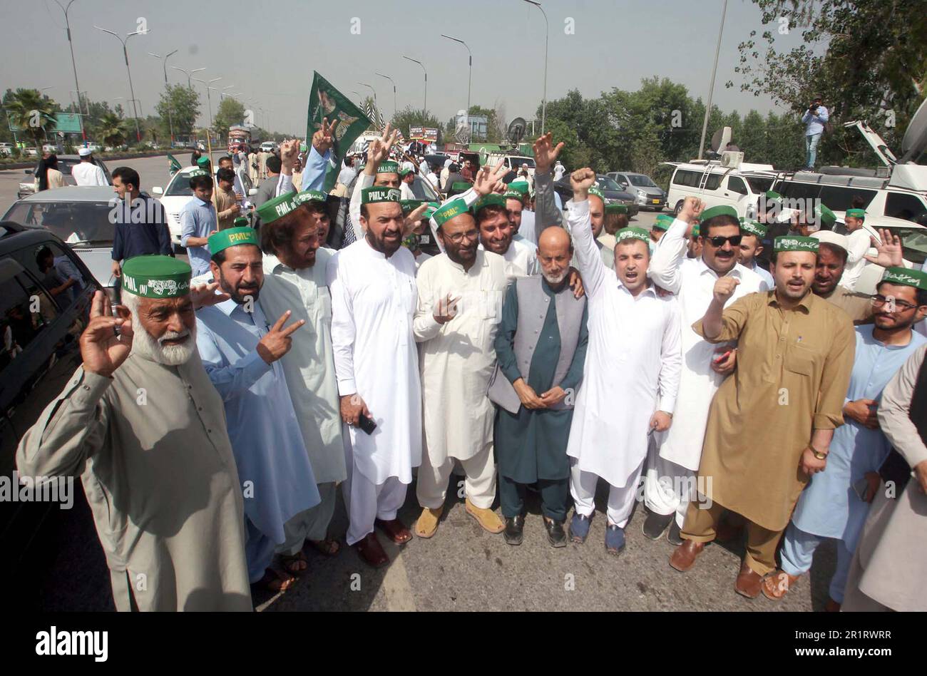 Convoy of Pakistan Democratic Movement (PDM) leaving the city for ...