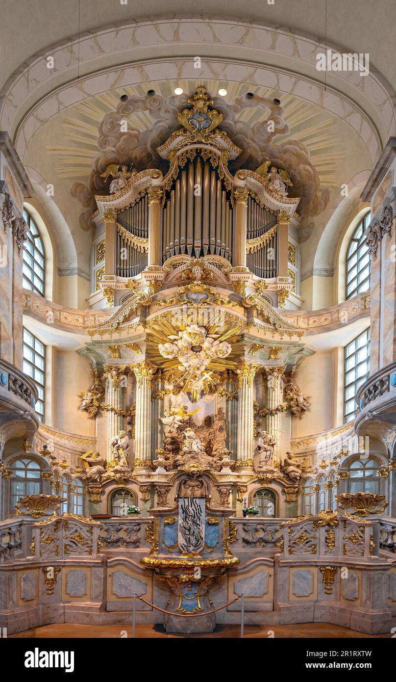 Altar and organ of the "Frauenkirche (Church of Our Lady)" in Dresden ...