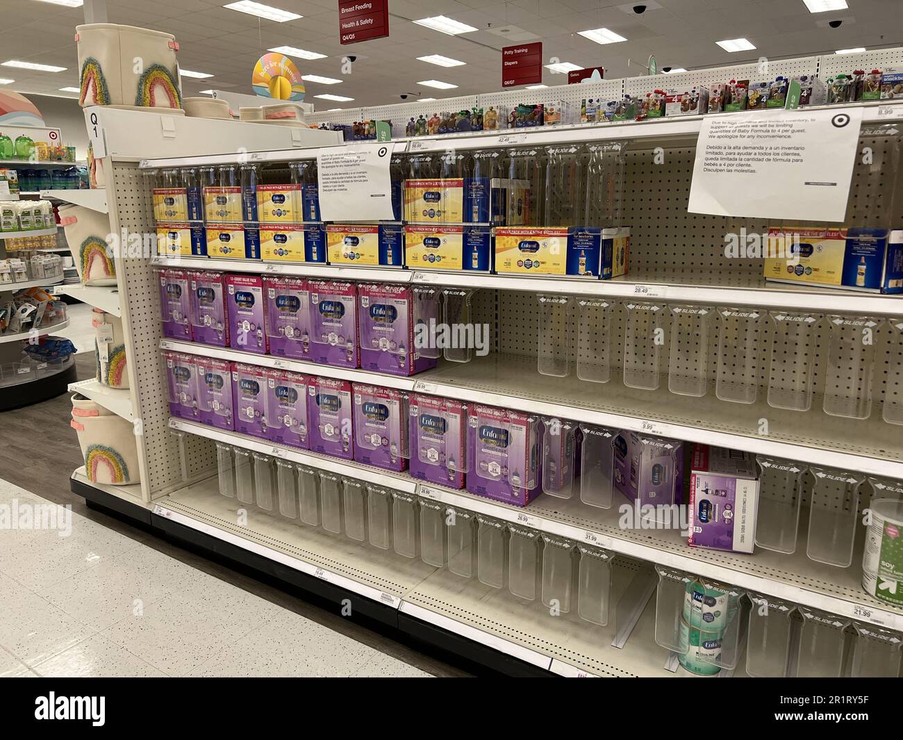 Formula milk shopping hi-res stock photography and images - Alamy