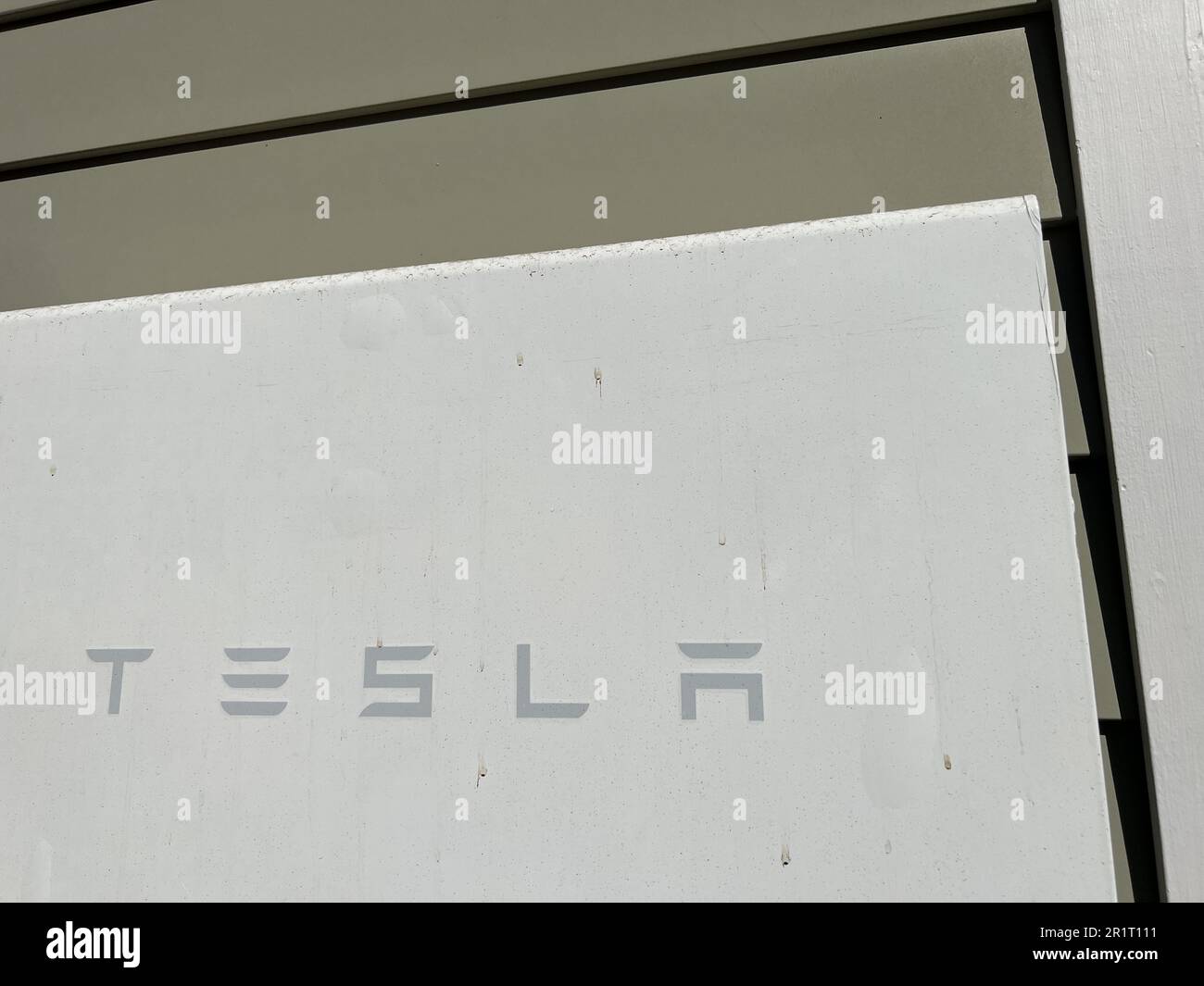 Tesla powerwall hi-res stock photography and images - Alamy