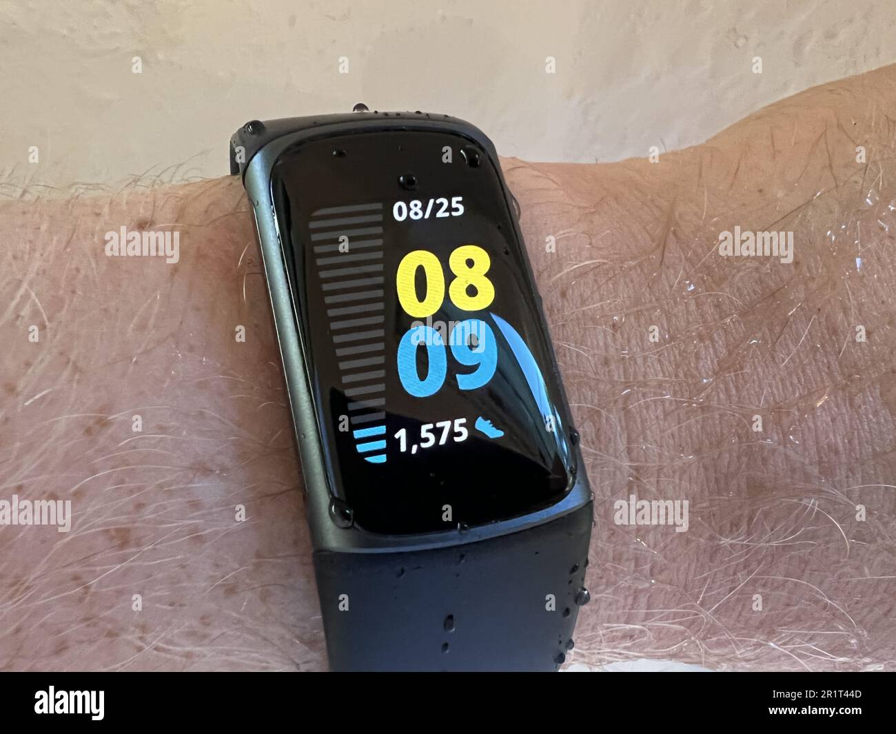 Fitbit charge 5 hi-res stock photography and images - Alamy