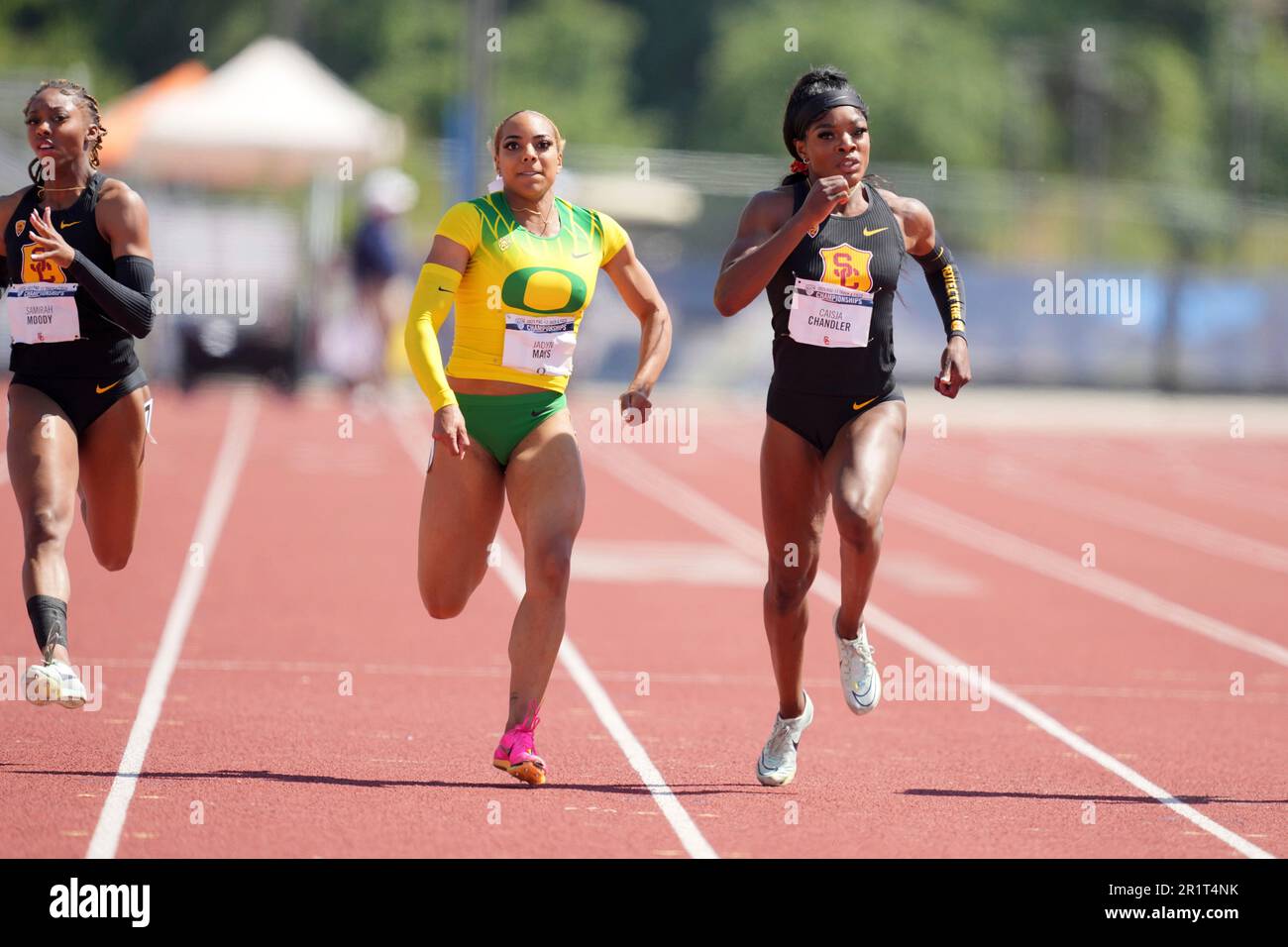 Caisja Chandler of Southern California (right) defeats Jadyn Mays of ...
