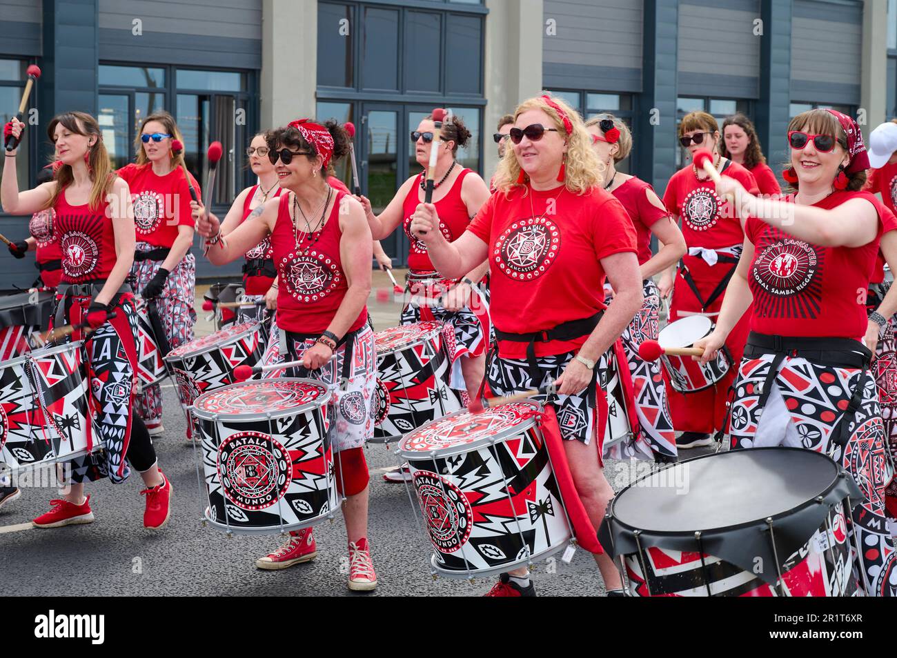 Batala samba reggae and carnival drumming band playing on Blackpool ...