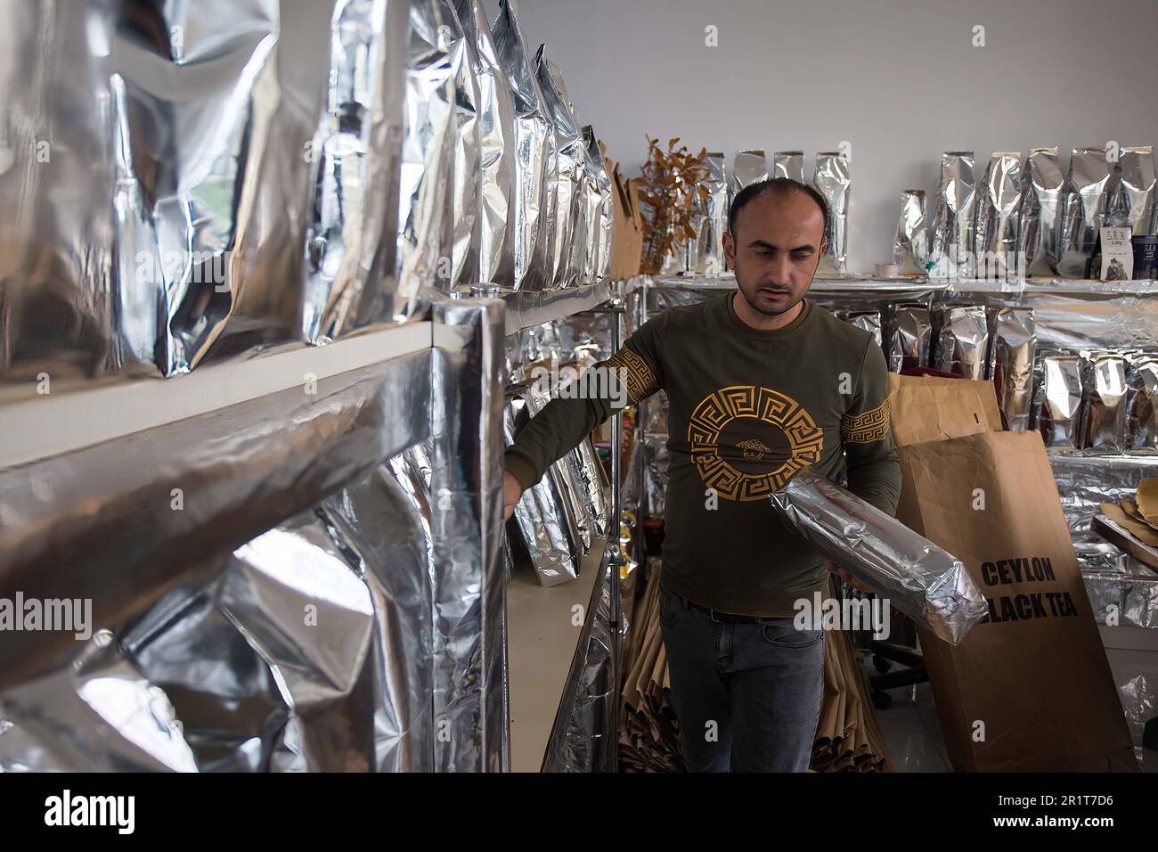 Shelves in a tea shop hi-res stock photography and images - Alamy