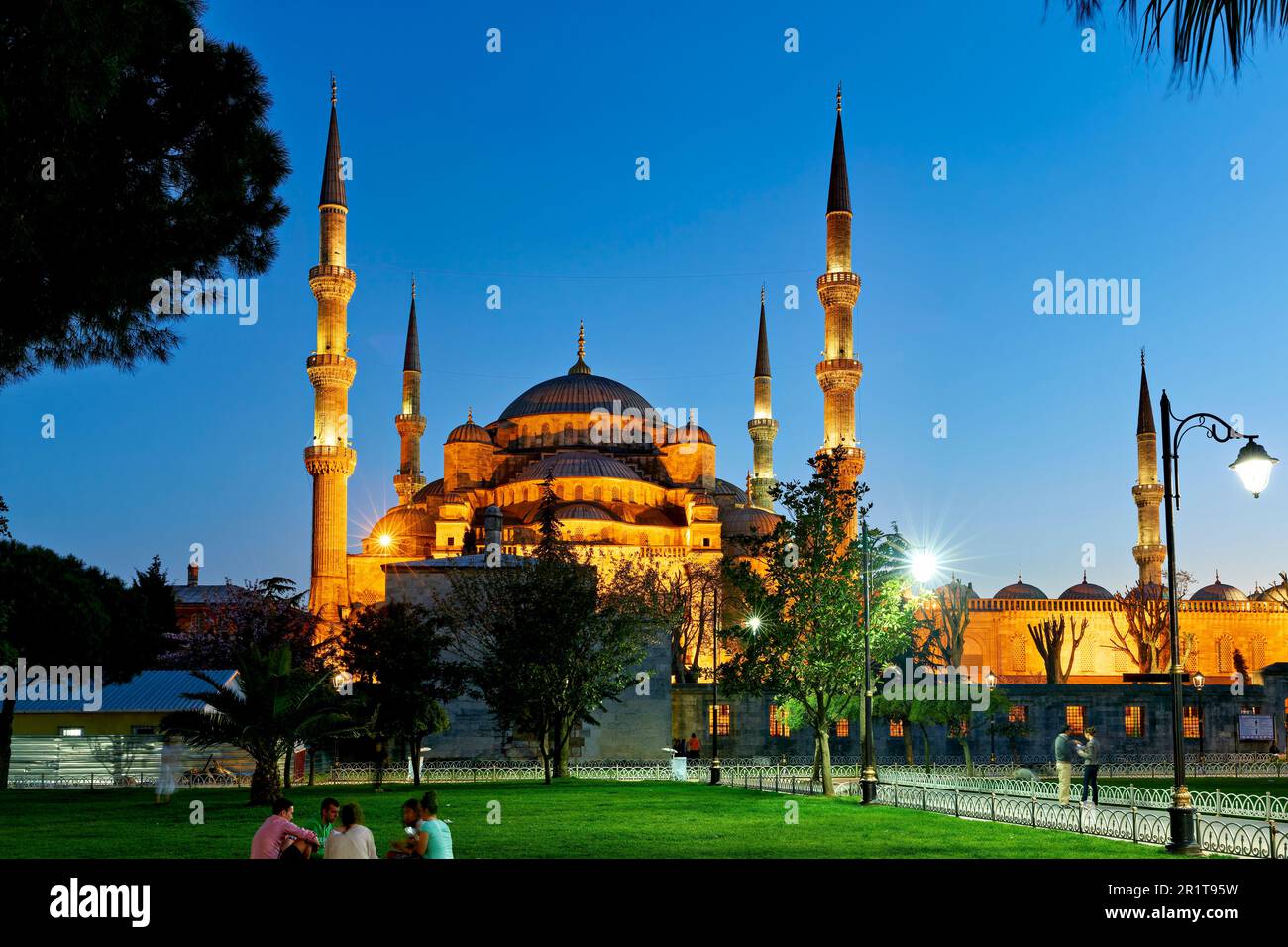 Facade blue mosque sultanahmet istanbul hi-res stock photography and ...