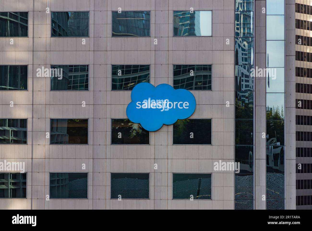 A picture of the Salesforce logo in the facade of their San Francisco ...