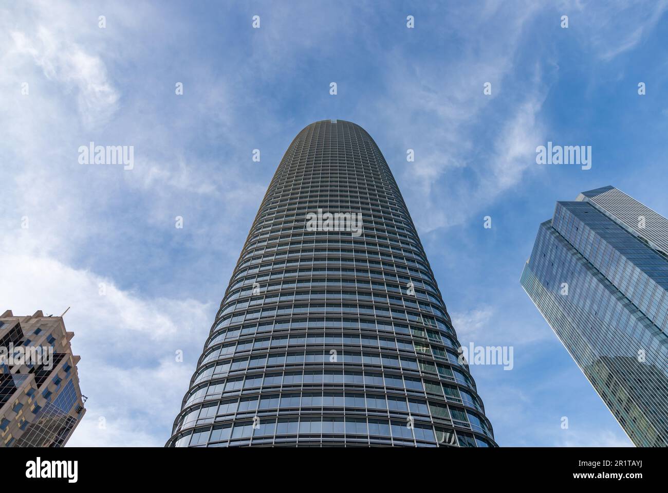 A picture of the Salesforce Tower building in Downtown San Francisco ...