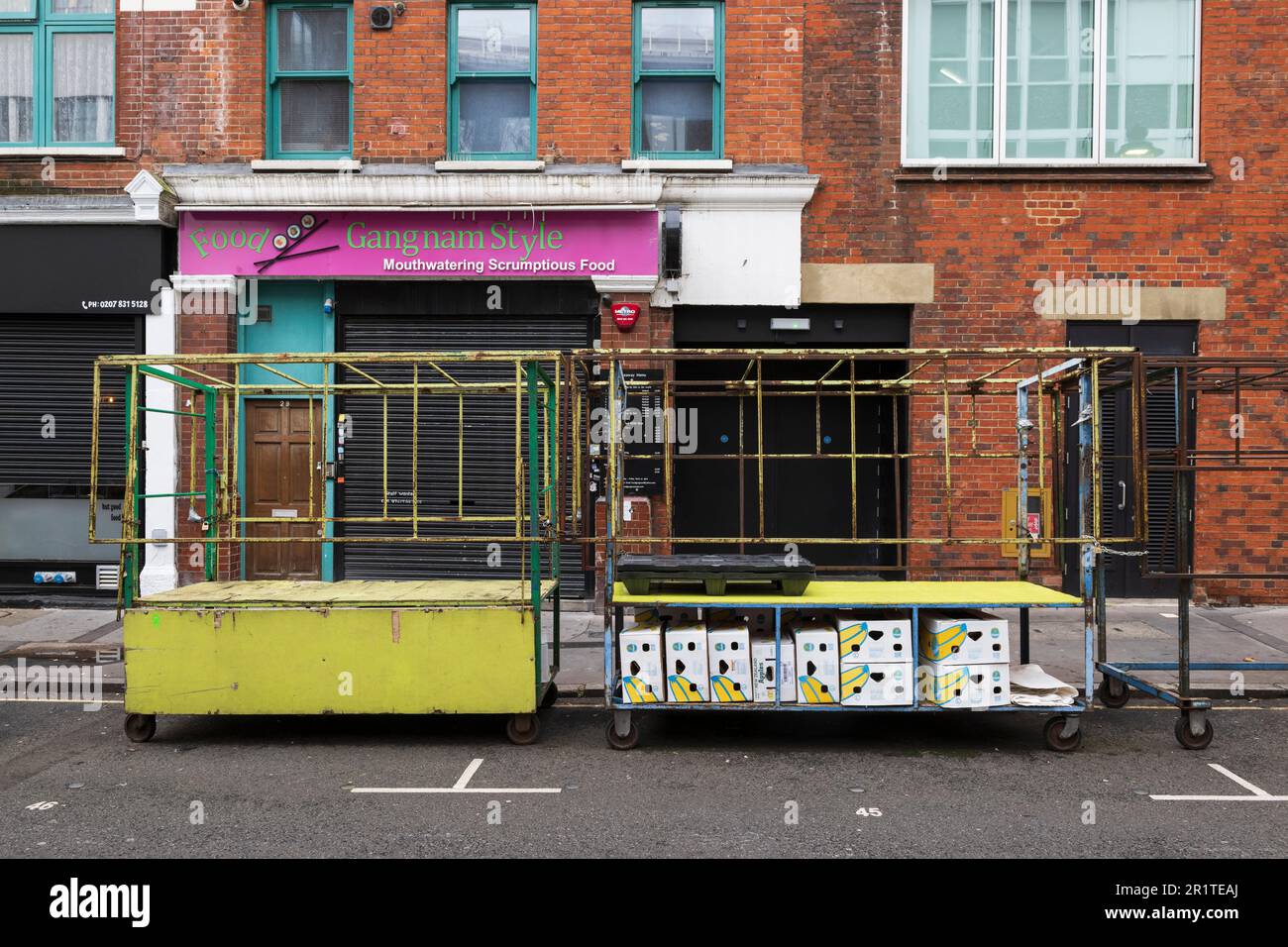 Empty stall hi-res stock photography and images - Alamy