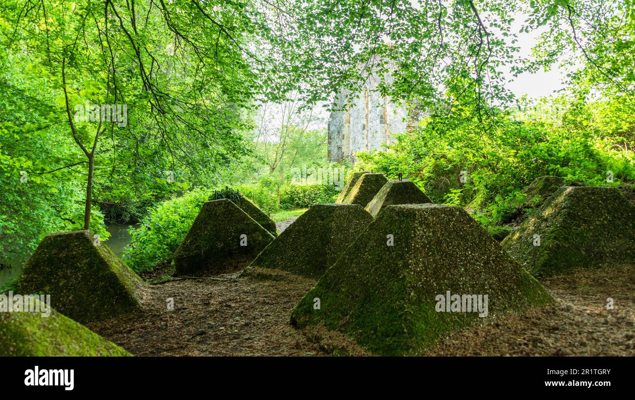 Tanktraps hi-res stock photography and images - Alamy