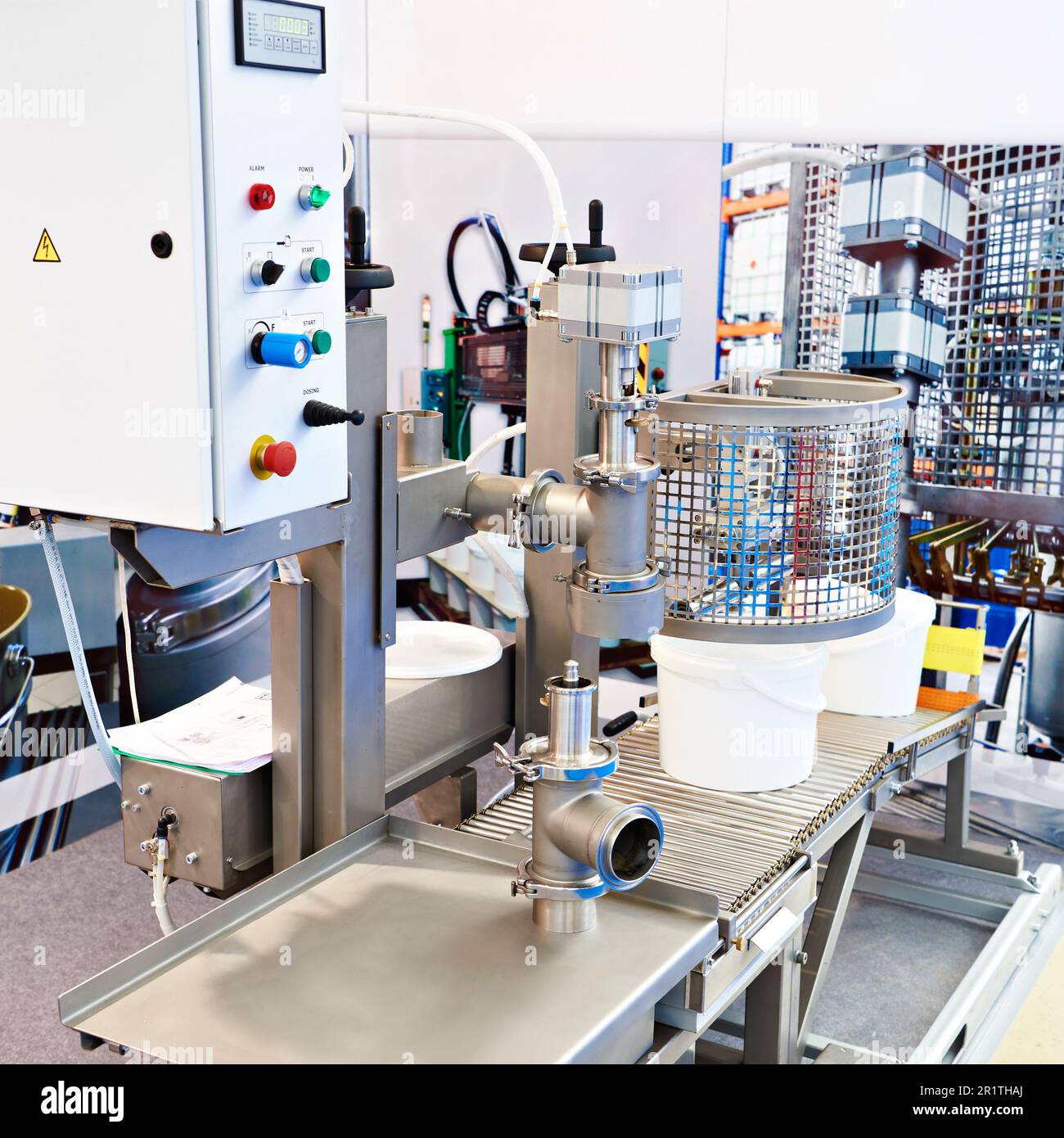 Automatic machine for filling and dosing of paints and varnishes ...