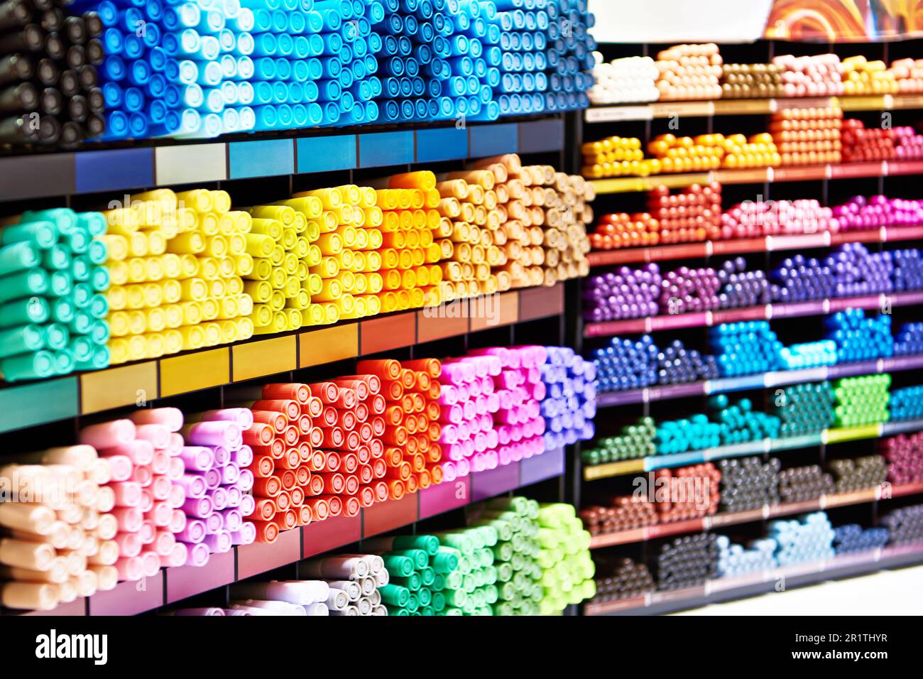 Office stationary store shelves hi-res stock photography and images - Alamy