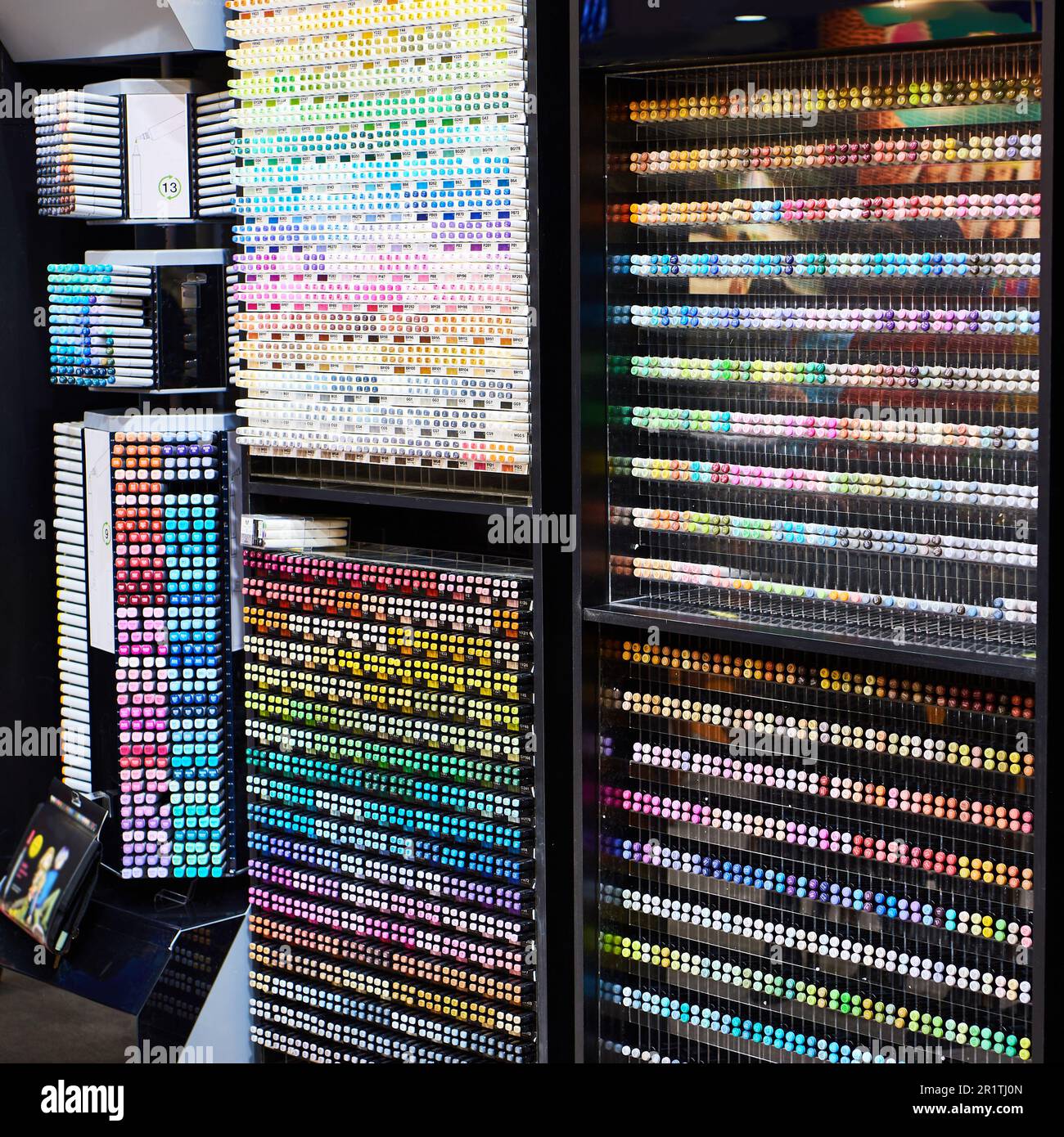 Markers in office supply store Stock Photo - Alamy