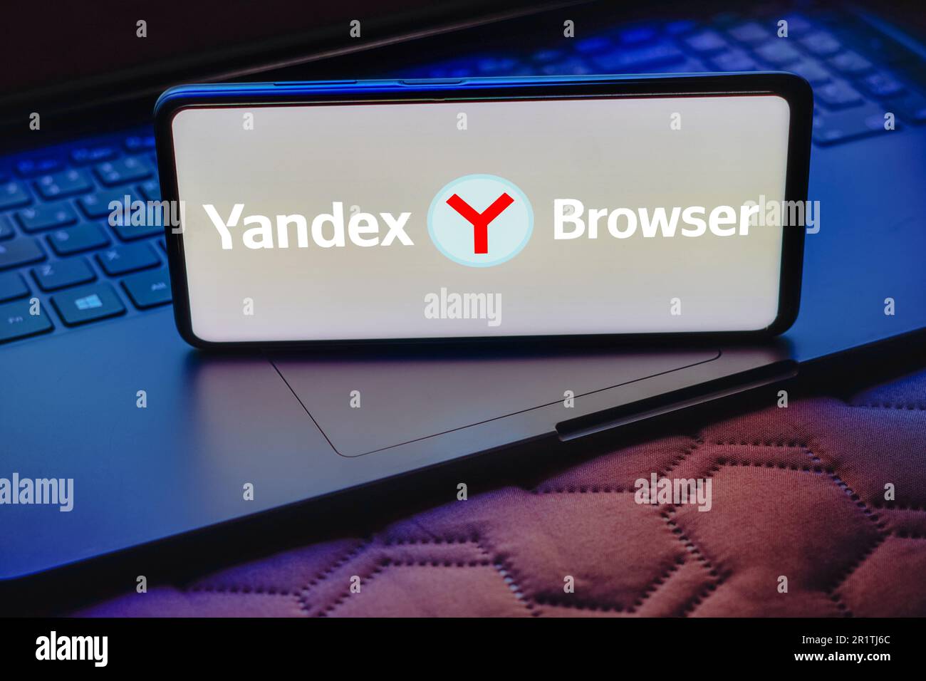 Yandex browser hi-res stock photography and images - Alamy