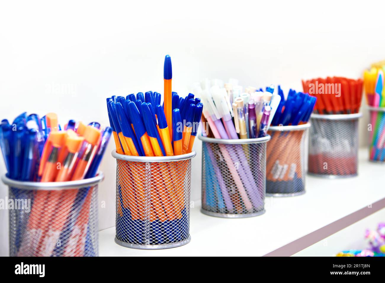 Office supplies store hi-res stock photography and images - Alamy