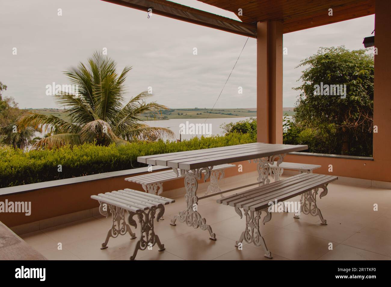 Edge of balcony hi-res stock photography and images - Alamy