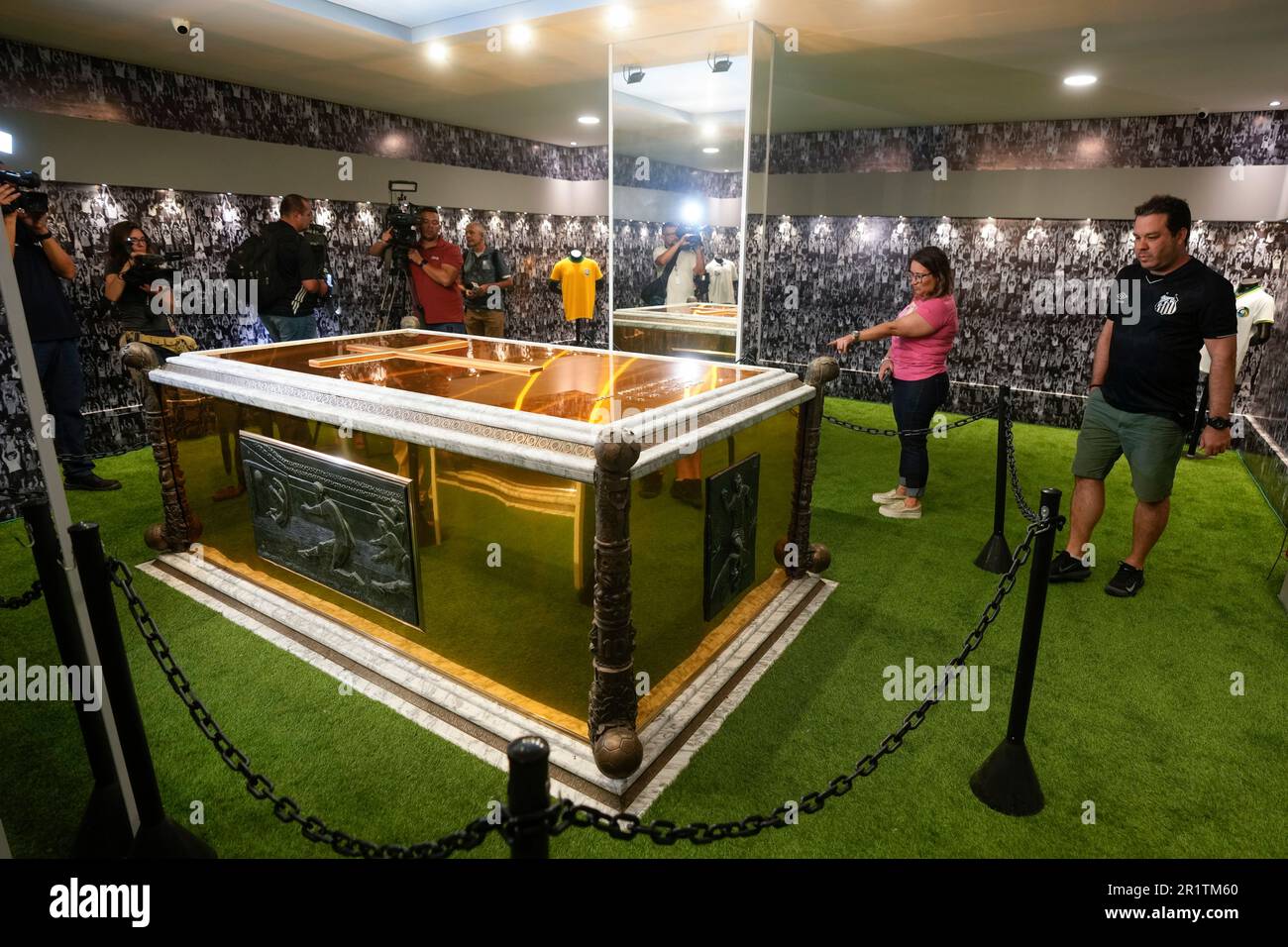 Fans stand next to the tomb of the late Brazilian soccer great Pele ...