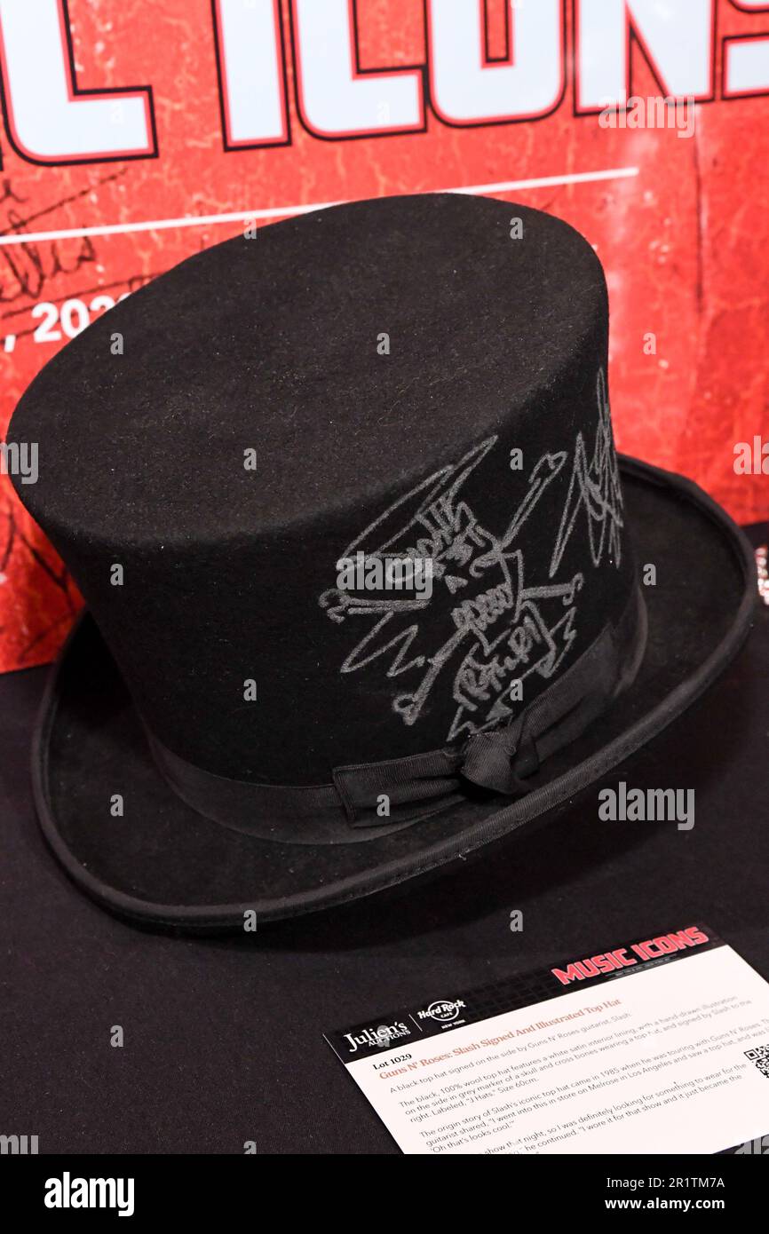 New York, USA. 15th May, 2023. Guns N' Roses: Slash signed and ...