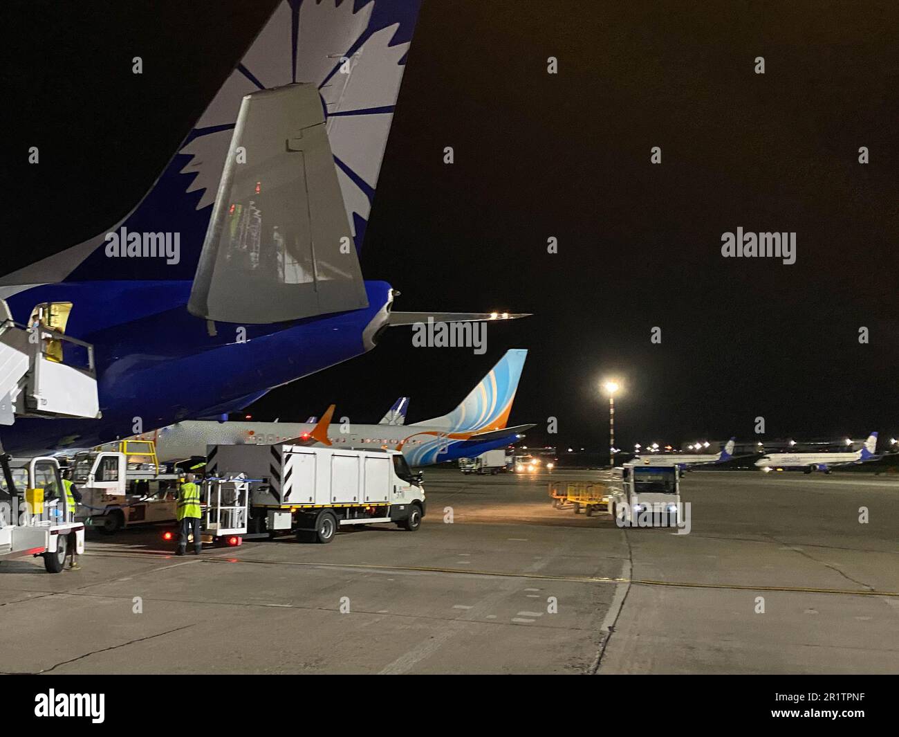 Aircraft maintenance at night hi-res stock photography and images - Alamy
