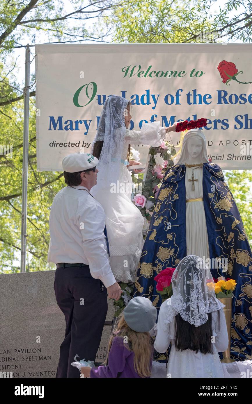 An 8 year old Hispanic girl from Corona performs the Roman Catholic ...