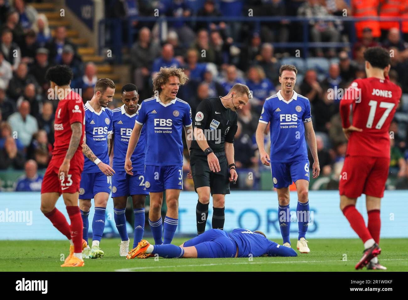 Craig evans referee hi-res stock photography and images - Alamy