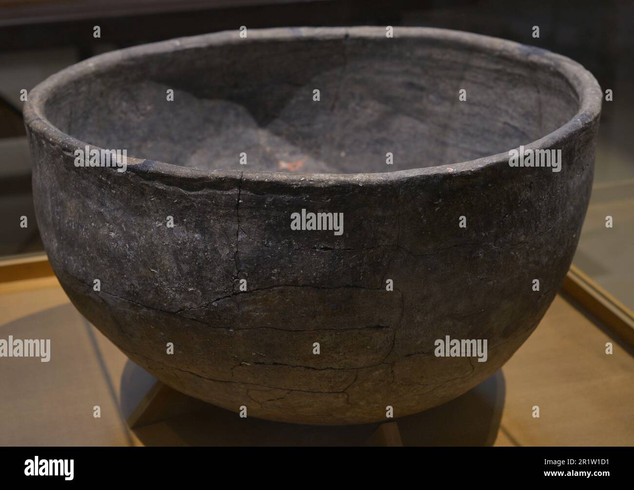 Chalcolithic pottery hi-res stock photography and images - Alamy