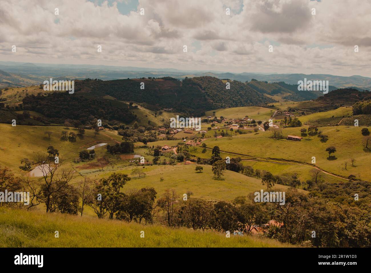 Valley view between mountains hi-res stock photography and images - Alamy
