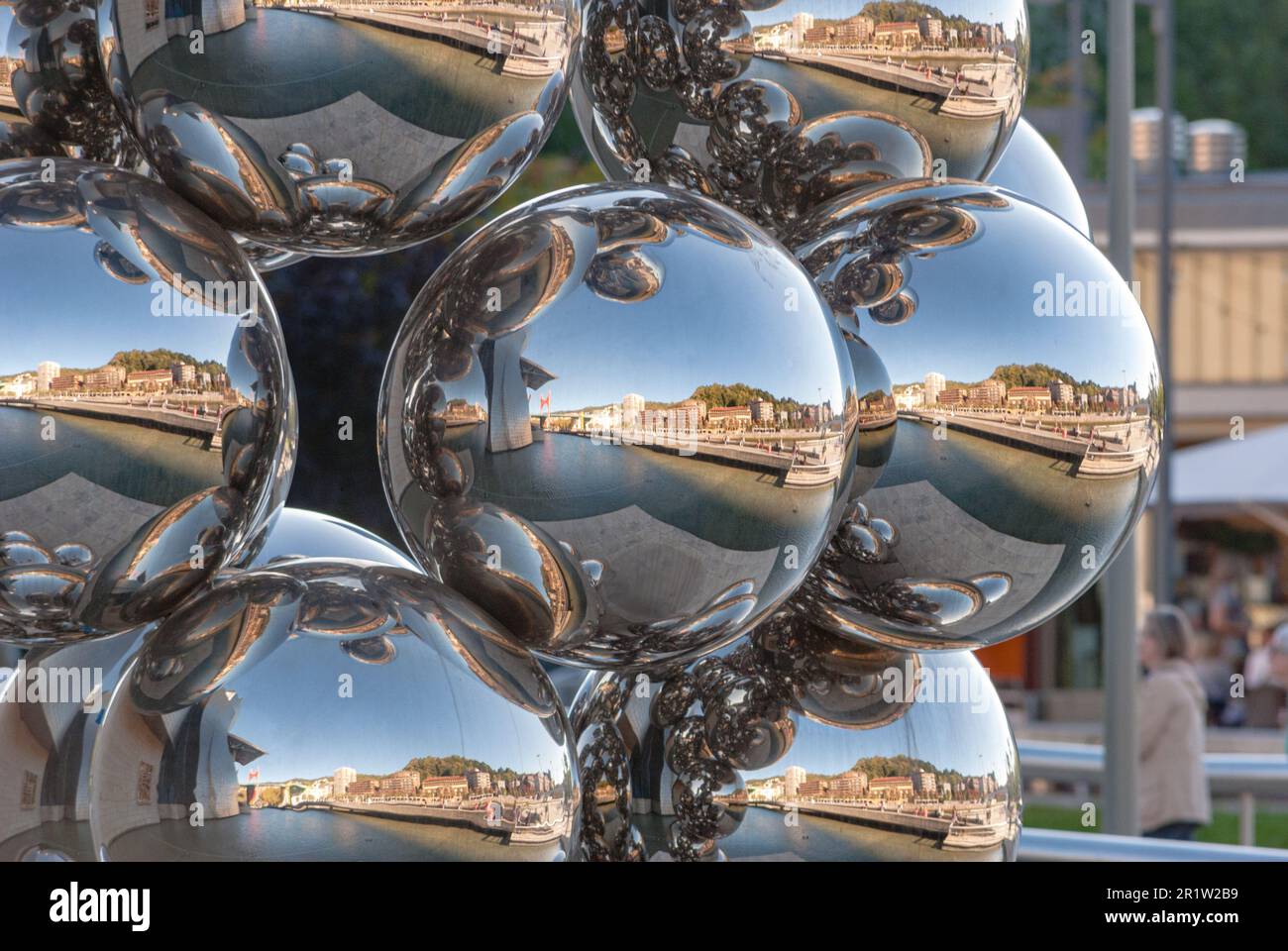 Mirror Ball Cradle: Mirror Polished Stainless Steel Spheres Inflatable ...