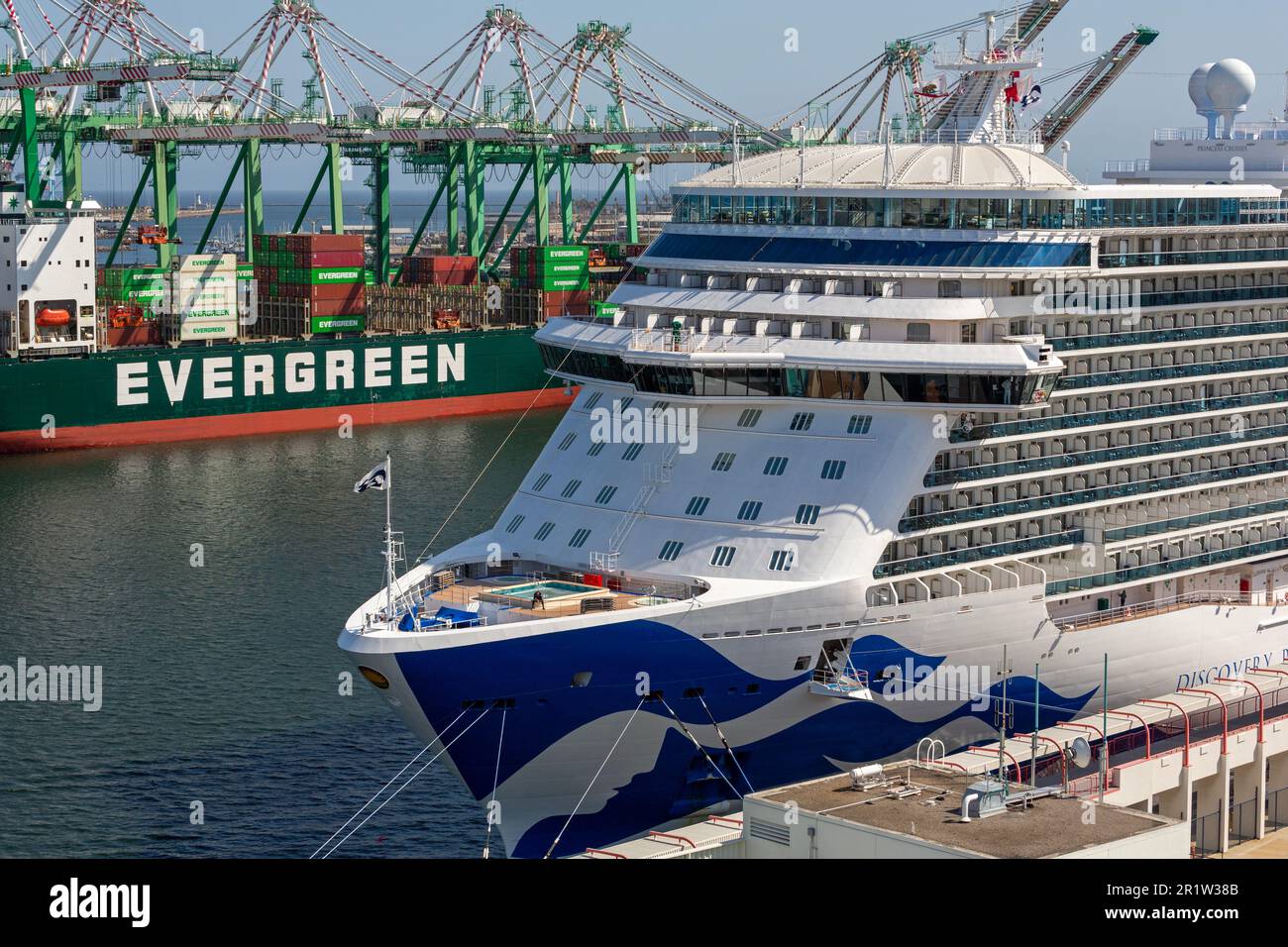 Discovery Princess cruise ship, Port of Los Angeles, San Pedro ...