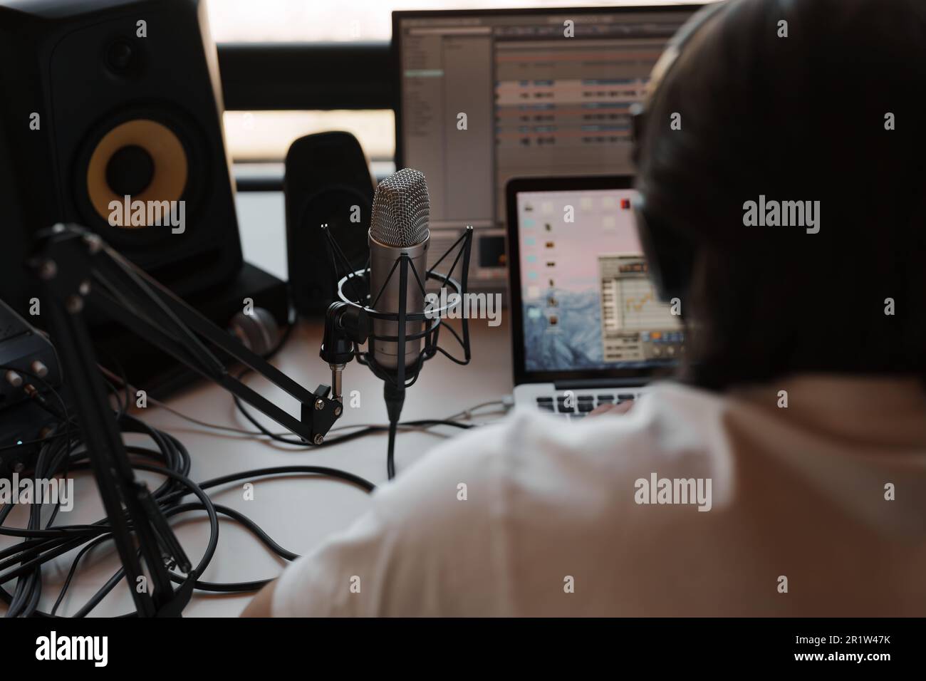 Composing music computer screen hi-res stock photography and images - Alamy