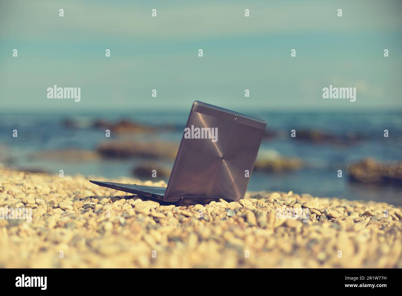 Laptop on beach hi-res stock photography and images - Alamy
