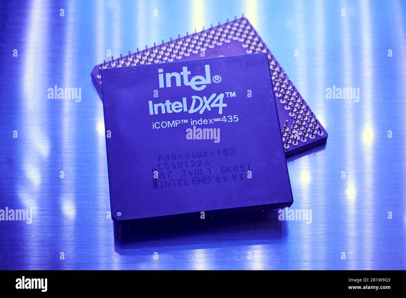 Intel DX4 processor close up. Early Intel microprocessor Stock Photo ...