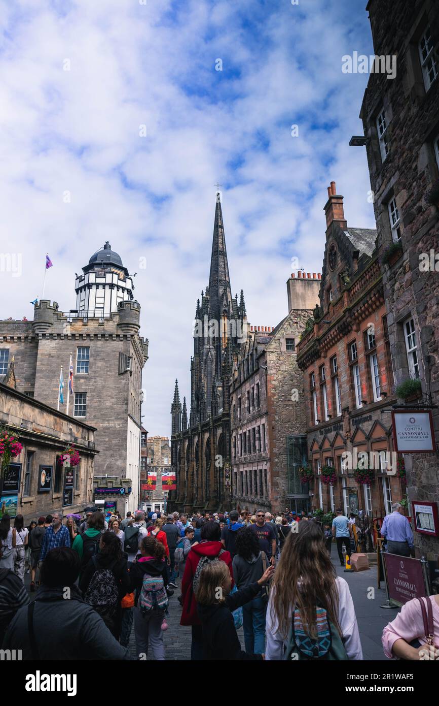 Capture Edinburgh's medieval charm in stunning photos. Explore Gothic ...