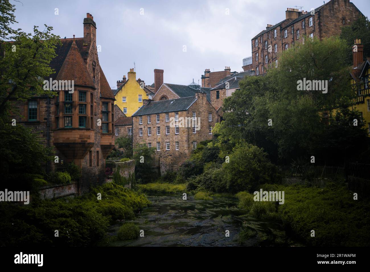 Capture Edinburgh's medieval charm in stunning photos. Explore Gothic architecture, historic ...