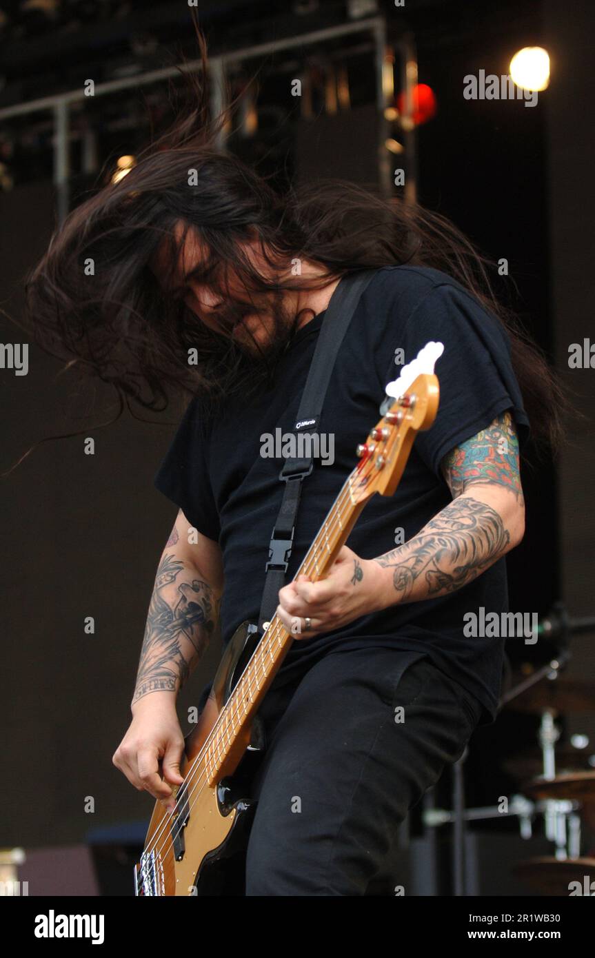 Chi cheng bassist hi-res stock photography and images - Alamy