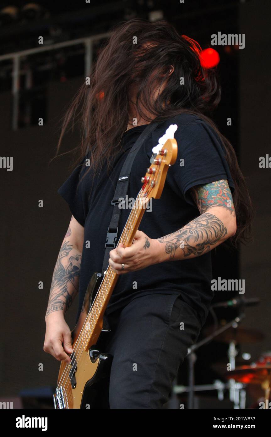 Chi cheng bassist hi-res stock photography and images - Alamy Chi cheng bassist hi-res stock photography and images - Alamy