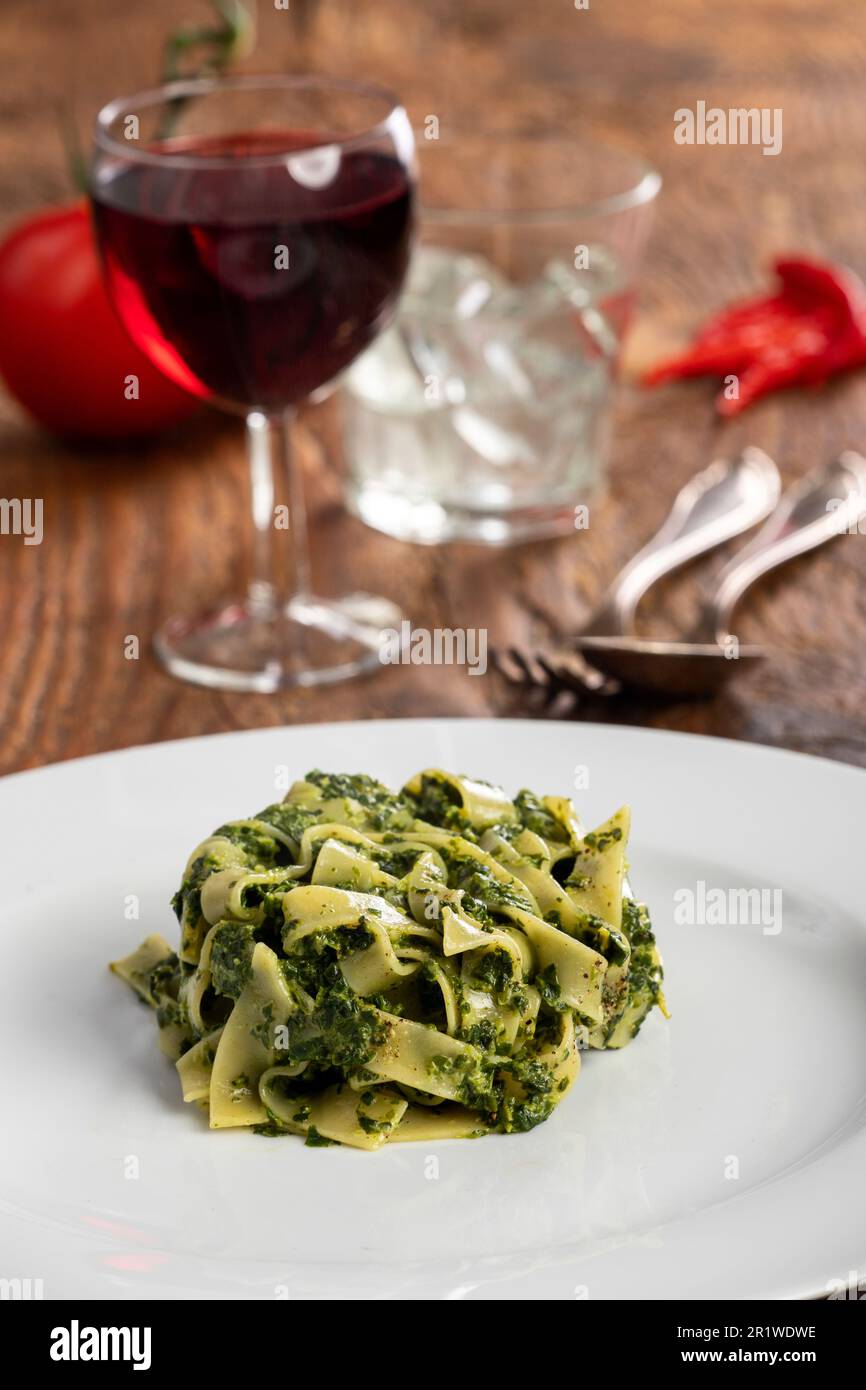 italian tagliatelli pasta with spinach sauce Stock Photo - Alamy