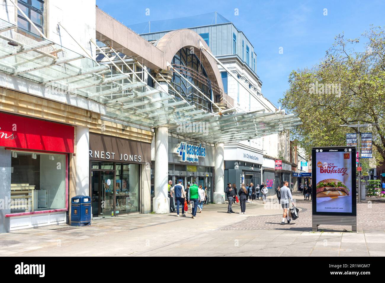Entrance to Cascades Shopping Centre, Commercial Road, Portsmouth ...