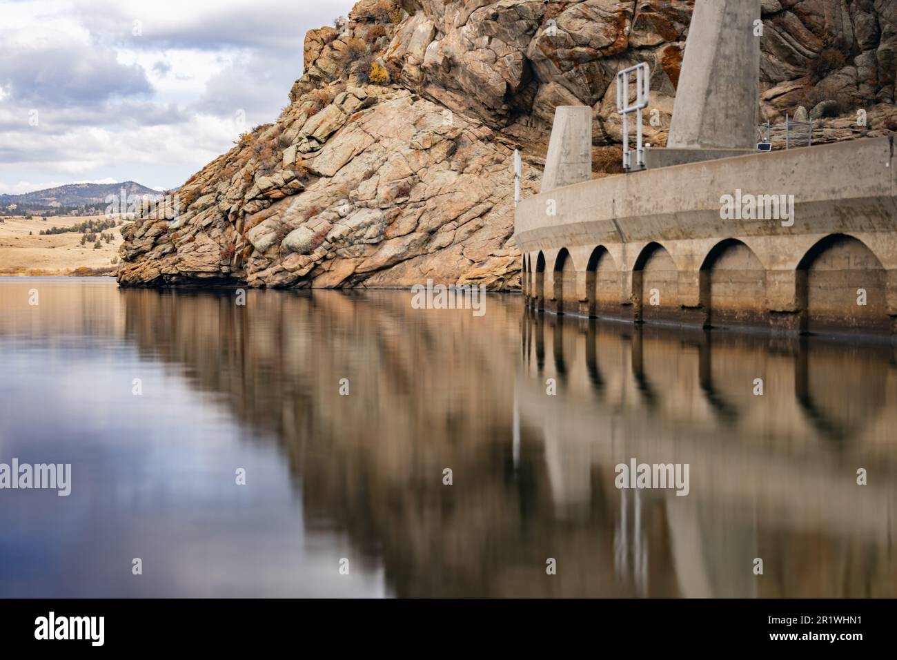 A stunning scene of the Tarryall Reservoir in Colorado, featuring blue ...