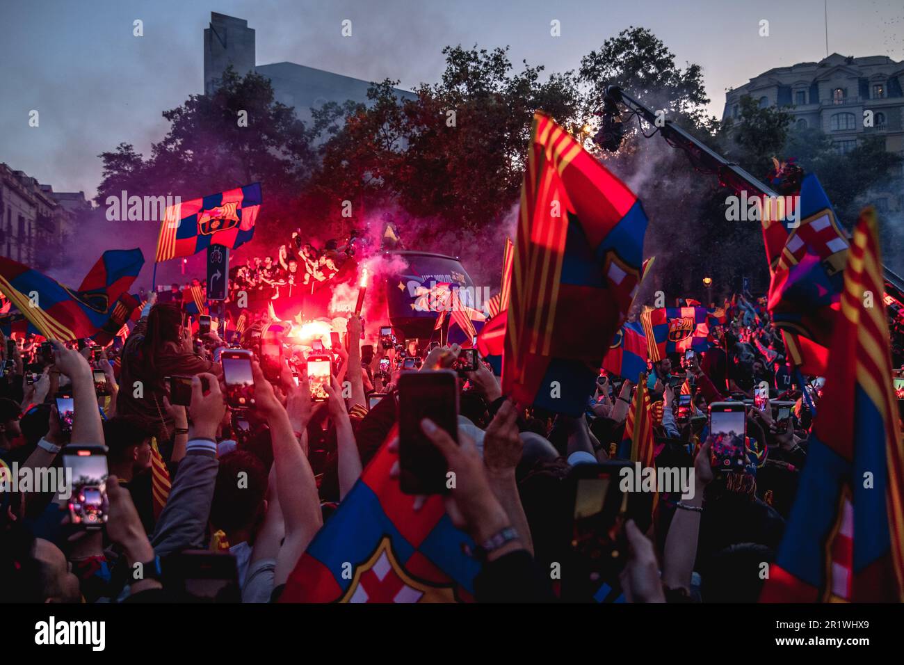 Barcelona, Spain. 15th May, 2023. Tens of thousands of shouting 'cules ...