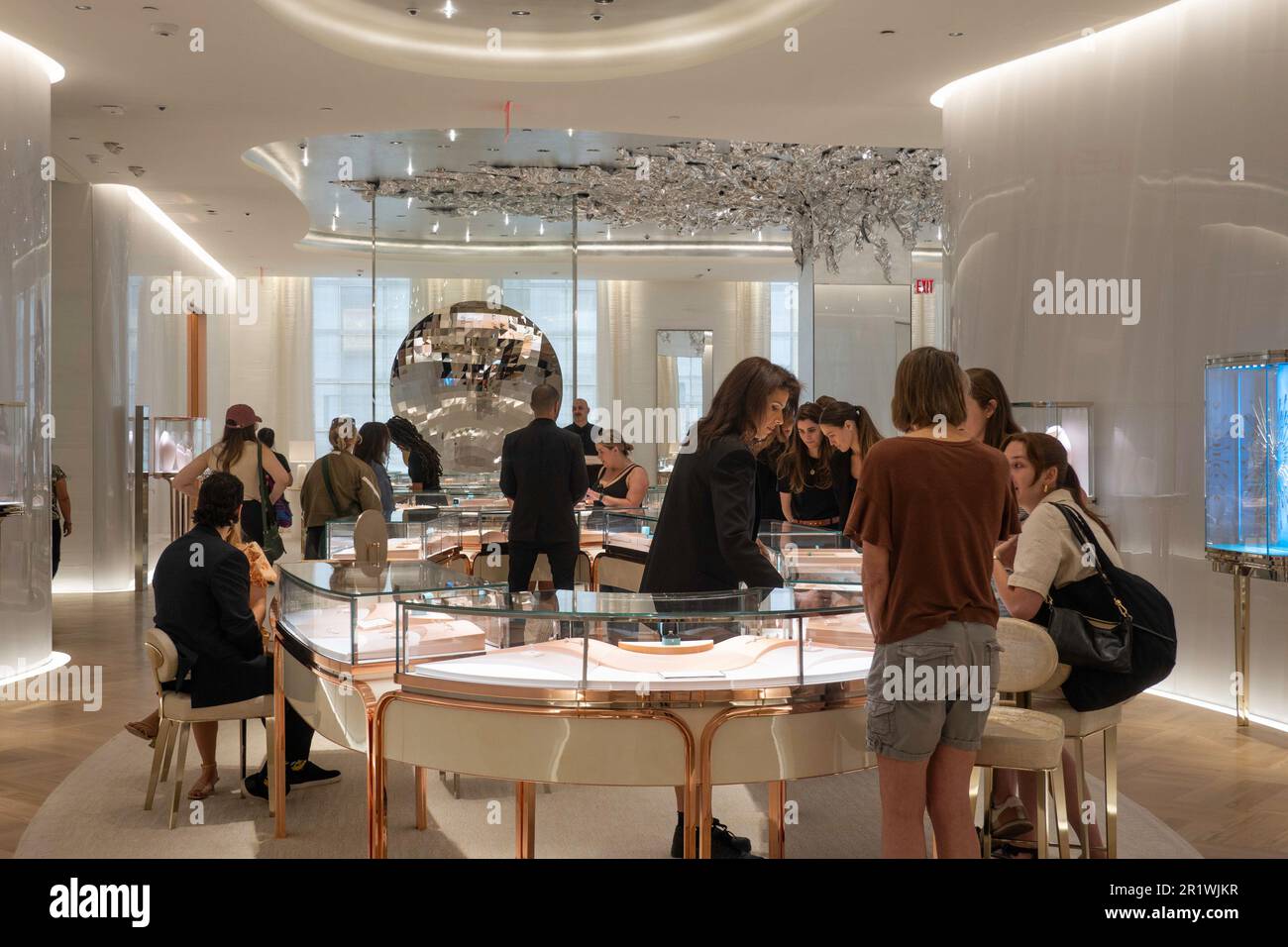 Tiffany & Co. flagship jewelry store on Fifth Avenue reopened its newly ...