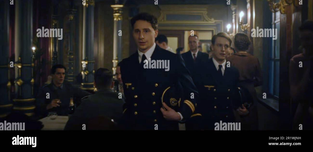 THE FORGER, (aka DER PASSFALSCHER), from left: Jonathan Berlin, Louis ...