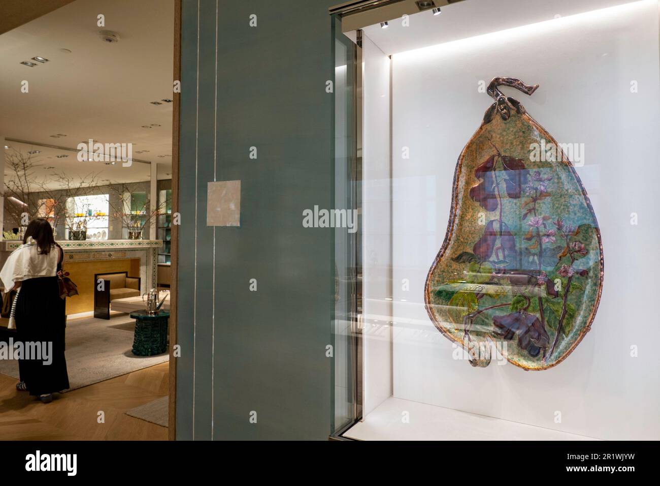 Tiffany & Co. flagship jewelry store on Fifth Avenue reopened its newly ...