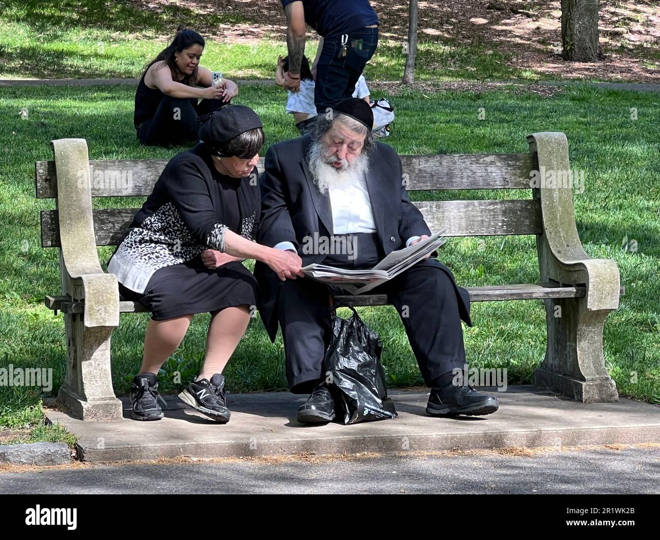 Older Orthodox Jewish couple relax on a bench at the Brooklyn Botanic ...