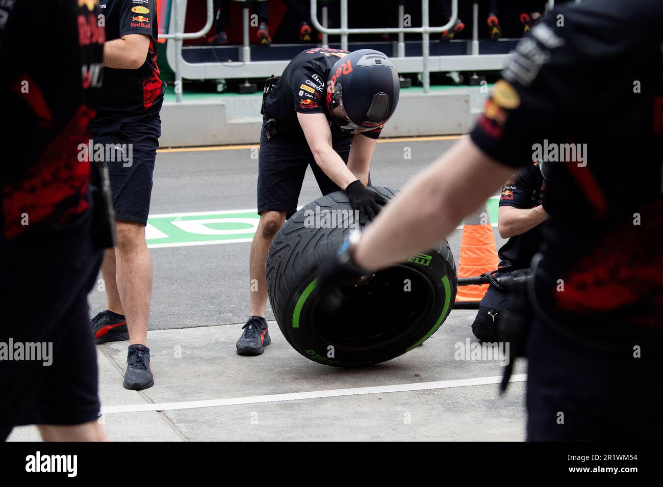 Melbourne, Australia, 8 April, 2022. Oracle Red Bull Racing wait for ...
