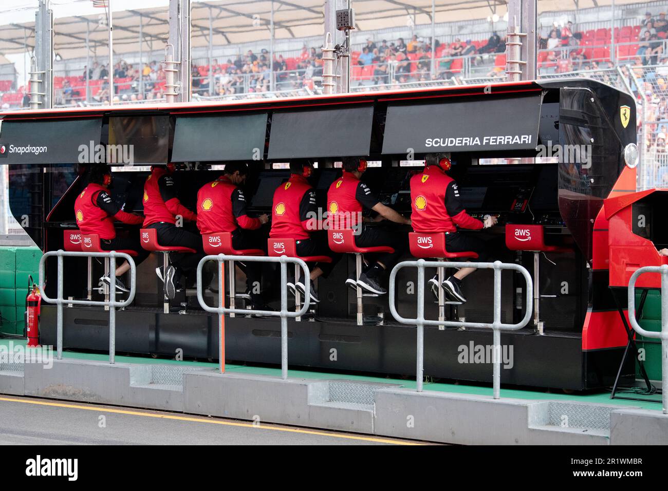 Pit wall f1 hi-res stock photography and images - Alamy