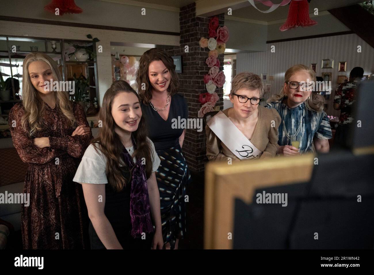 FIREFLY LANE, from left: Beau Garrett, Yael Yurman, Katherine Heigl ...