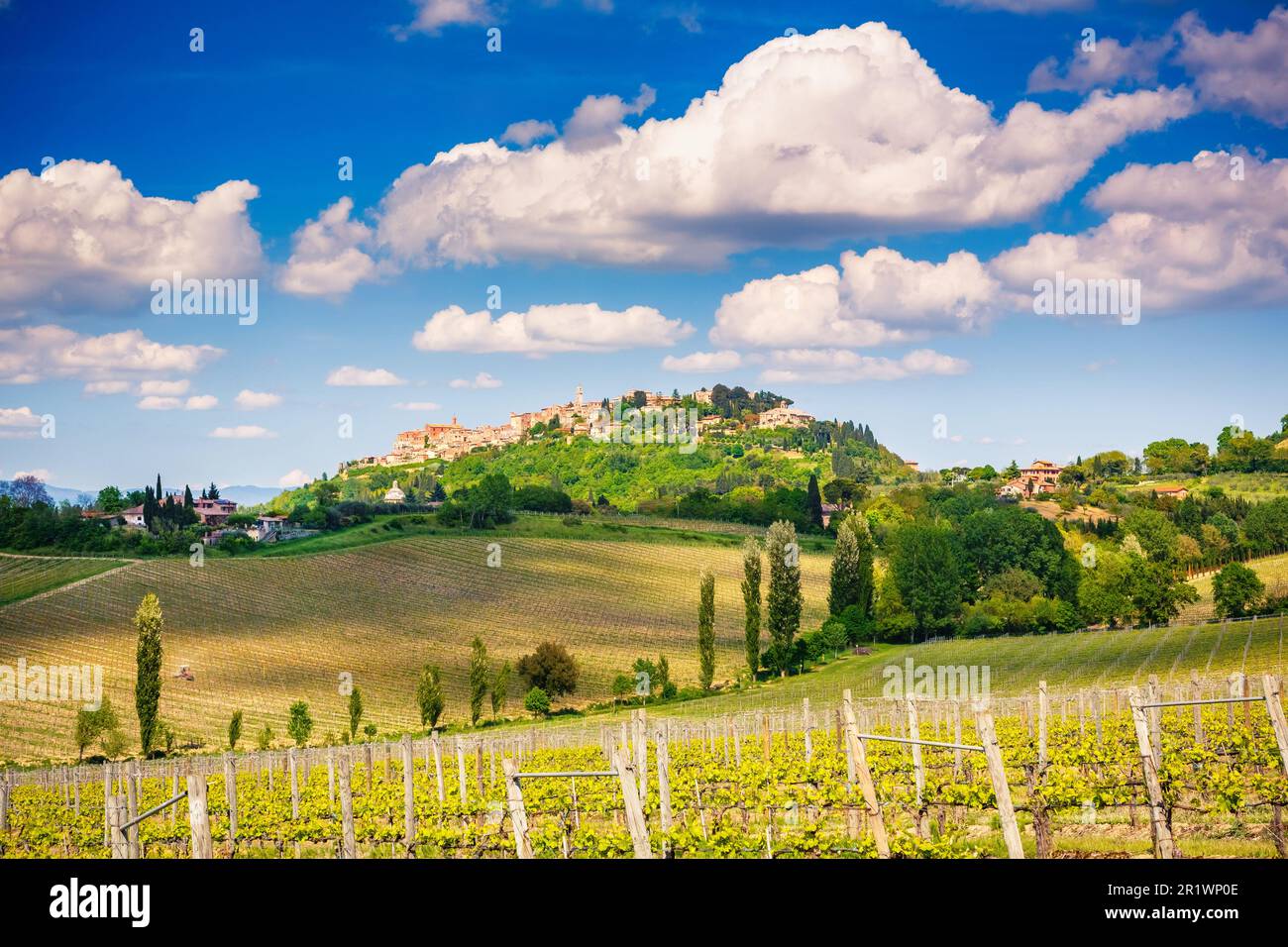 Tuscany italy old countryside hi-res stock photography and images - Alamy